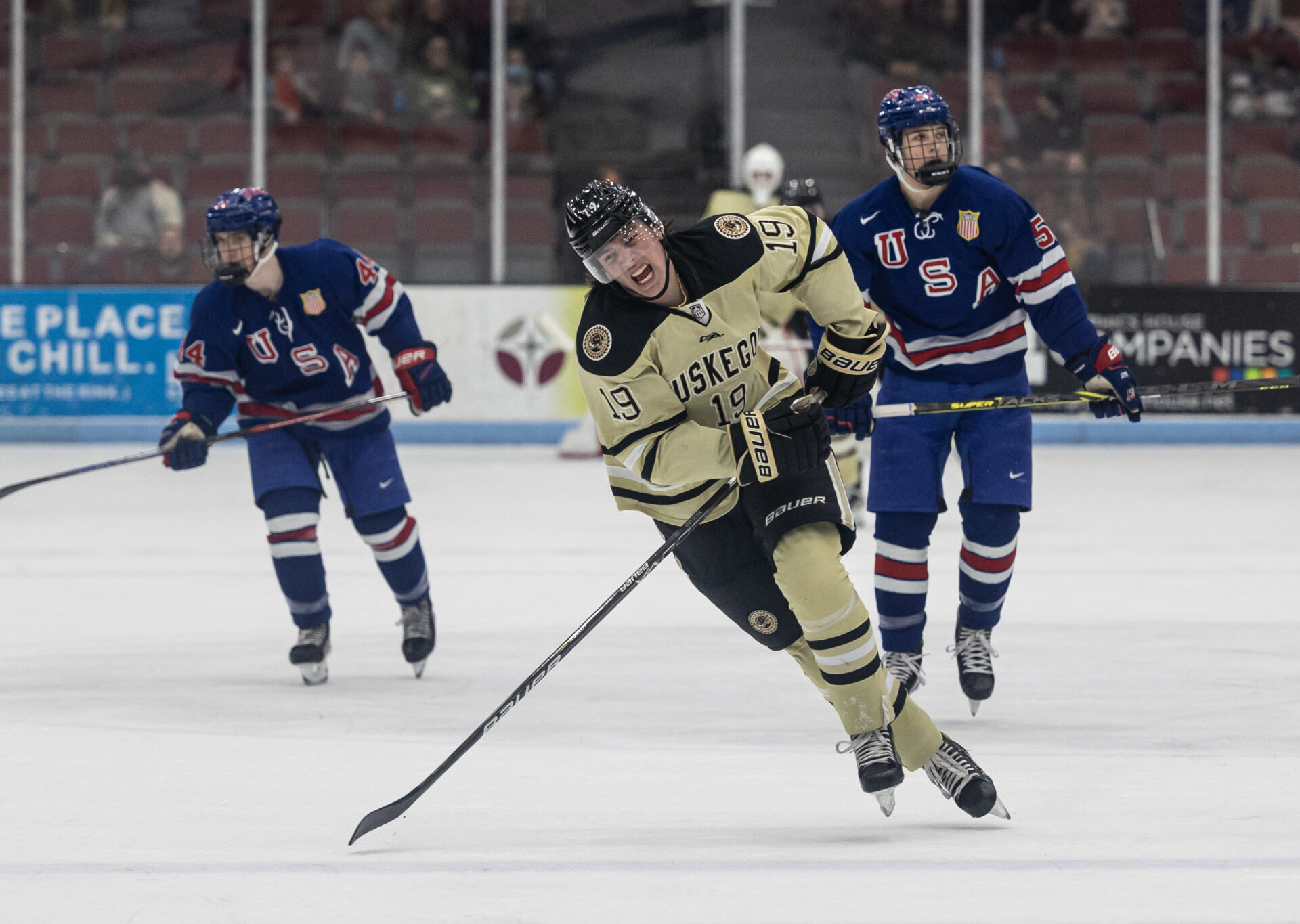 Lumberjacks use their firepower to overcome two deficits, steal a 5-4 ...