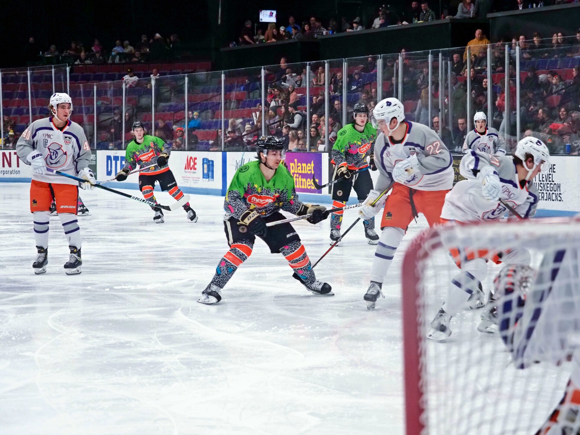 Lumberjacks' impressive eight-game winning streak ends with a tough 4-3 ...