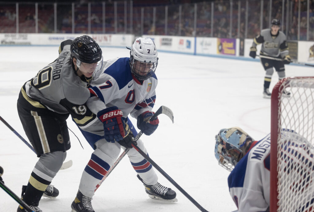 Jake Richard's third-period goal gives Lumberjacks a 3-2 victory over ...